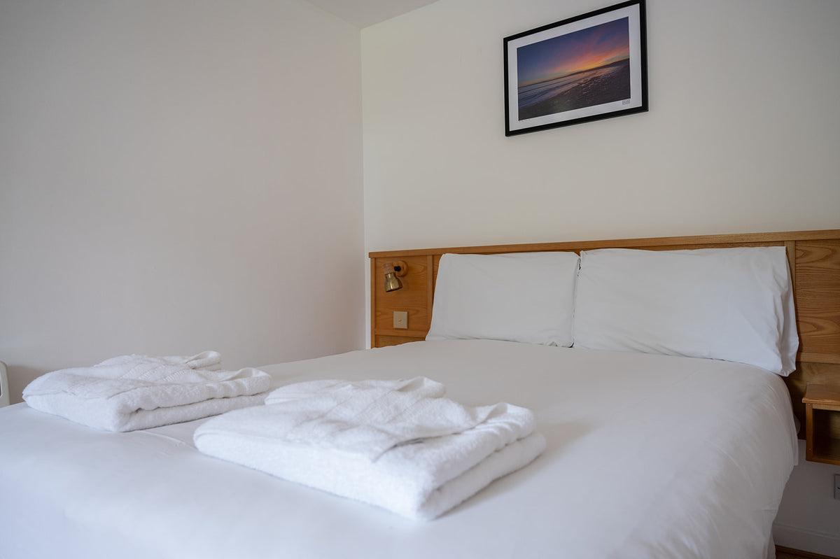 Commercial Interiors: Celtic Cottages, Rosscarbery – SIAR Photography